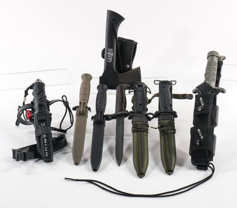 Fixed Blade Military Fighting Knife & Bayonet | Online Collectibles Auction